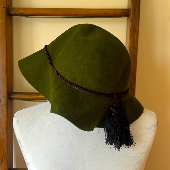 Deborah Rhodes | Accessories | Deborah Rhodes Vintage Forest Green Wool ...